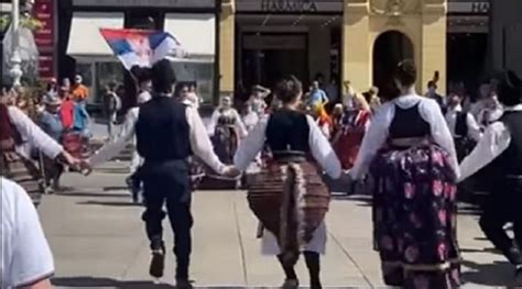 Srpska trobojka i užičko kolo usred Zagreba TAMO DALEKO