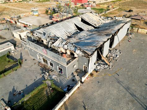 Le Plafond Prend Feu Lors De La Première Danse Des Mariés Les