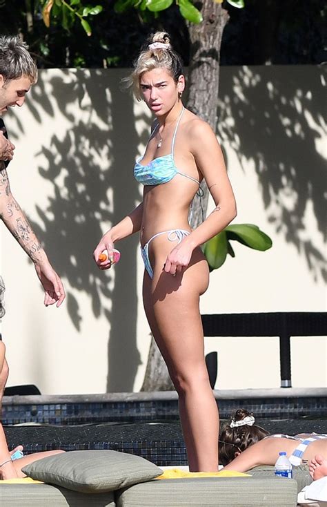 Check Out Dua Lipas Stunning Bikini Shots Showcasing Her Sizzling