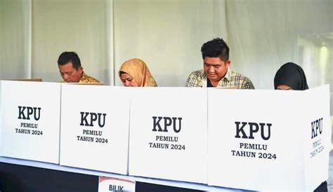 Gubernur Kepri Dan Keluarga Nyoblos Di Tps 002 Tanjungpinang
