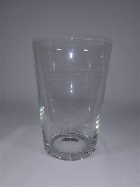 Crystal Hand Blown Tapered Cylindrical Vase 8 1 4 H X 5 3 4 Diameter At The Top Approx 4 1 4