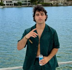 Read All About Nick Nayersina Bio Age Girlfriend Net Worth