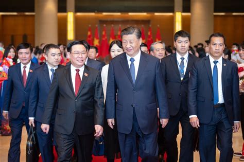 Phim Trung Quốc Anh Bảo Vệ Và Nữ Chủ Tịch Hành Trình Tình Yêu Và Bí