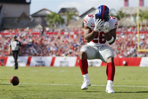 Breaking Giants Reportedly Fear Saquon Barkley Has Torn Acl The Spun