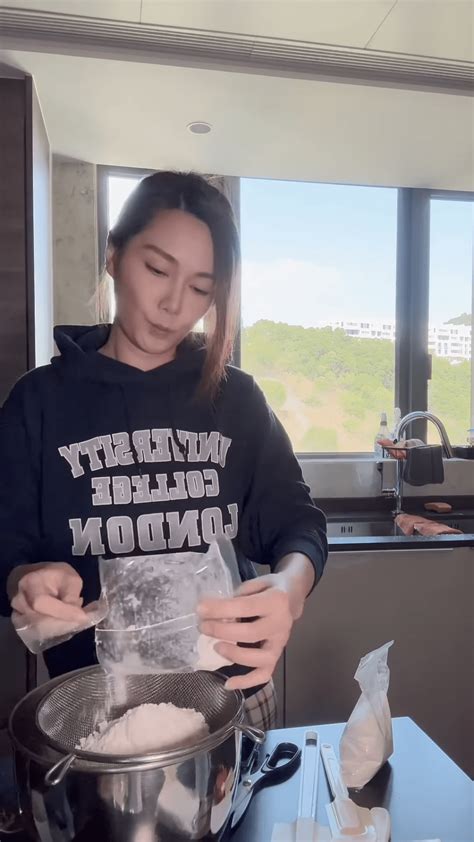 馬國明50歲生日老婆慳皮焗蛋糕冧夫 湯洛雯曾封「地獄廚神」得兩字食評 星島日報