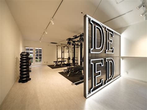 パーソナルジムと食事指導 パーソナルトレーナースクール 養成学校で本物のトレーナー資格取得 Deed Stl 東京新宿校
