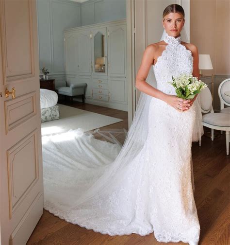 How To Recreate Sofia Richies Wedding Makeup Photos And Tips