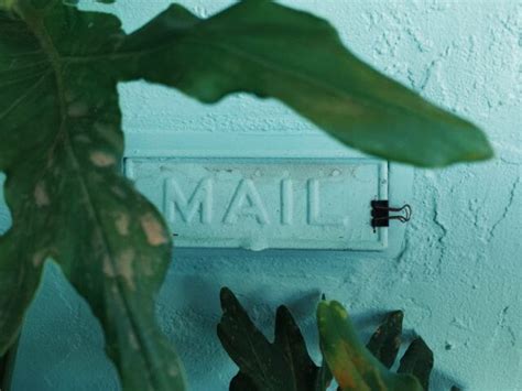 how to look for and edit contacts on the mail app