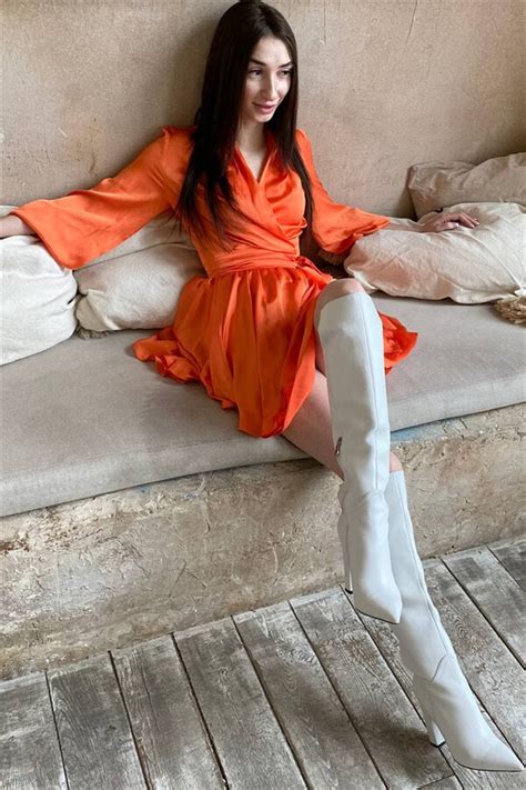 Cute Julia Y O From Moscow With Dark Brown Hair Id Ladadate