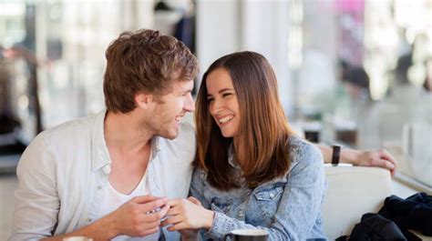 Ingin Jalin Hubungan Dengan Pria Brondong Perhatikan Dulu Hal Ini