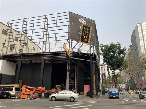 公益路角間幸福堂新品牌確定進駐，幸福金龍鍋已掛上招牌，內部裝潢整修中已歇業 熱血台中
