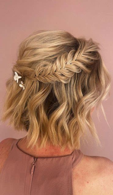 Chic And Modern Wedding Hairstyles For Short Hair Brides