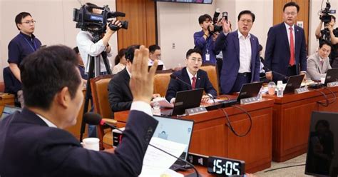민주당 尹 내외 정조준전례 없는 청원發 청문회로 탄핵열차 시동