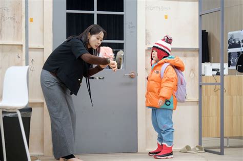 ‘내 아들이 세 여자를 강간했다…증오와 죄책감 모성의 윤리적 딜레마를 묻다 Zum 뉴스