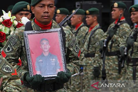 Jenazah Anggota TNI Korban Penembakan KKB Tiba Di Sulsel ANTARA News