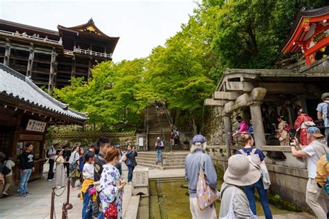 梅林秀行 on Twitter 本日は授業で清水寺新緑がすごい中世仏堂複合空間としての本堂特徴華厳教入界法品と清水寺立地