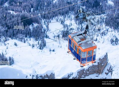 Ski Resort Gondola Lifts At Lucinda Mccathie Blog