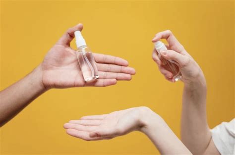 狂噴酒精手乾到裂？皮膚科醫師分享防疫洗手護手秘訣｜親子天下