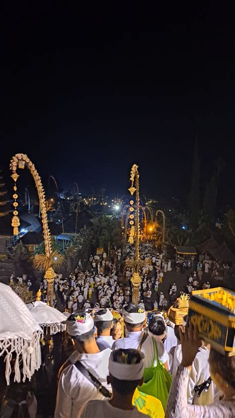 PAKET TOUR HARIAN PURA BESAKIH Gandhi Bali Tours