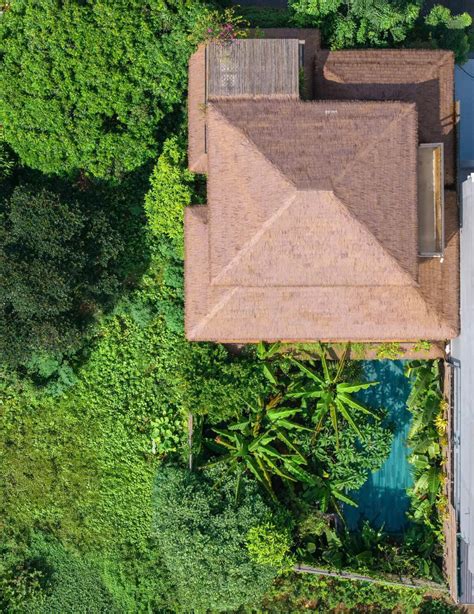 Nhà Mái Rạ Hiện Đại Trong Khu Nghỉ Dưỡng Tuyệt Đẹp