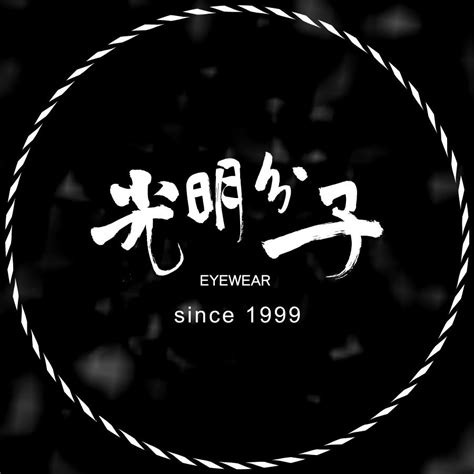 光明分子的眼鏡世界 M 62系列， 是以npneoplastic系列為基礎設計。 透過柔和的膠圈， 配合質感鮮明的金屬中梁， 恰演繹出