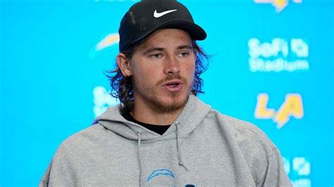 Justin Herberts Wife Is Justin Herbert Married Meet Justin Herbert Girlfriend 2025 Taylor