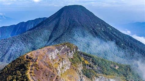 5 Rekomendasi Gunung Di Jawa Barat Yang Jadi Favorit Para Pendaki