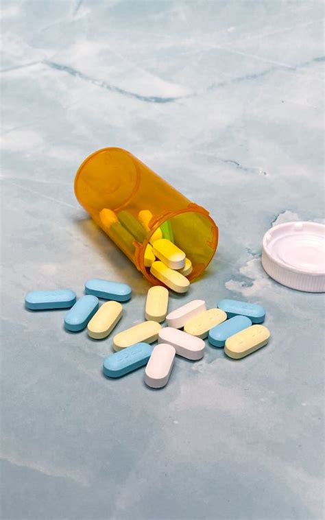 Foto De Stock Gratuita Sobre Brazos Cruzados Cuidado De La Salud Delantal Drogas Estantería