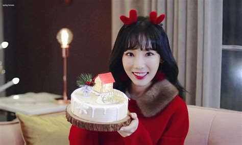 귀여운 산타복 입고 ‘크리스마스 요정 비주얼 뽐낸 사랑스러운 여돌 6인 인사이트