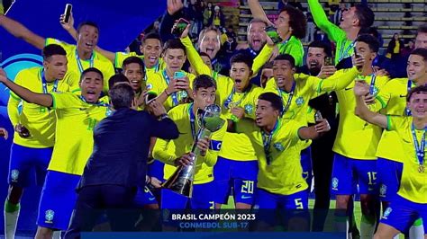 Garçom Vice Artilharia E Título Dudu Do Athletico Brilha Pelo