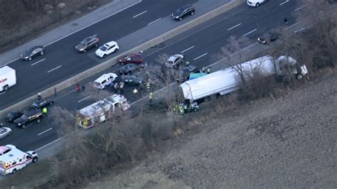 8 Injured In Multi Vehicle Crash On I 55 In Joliet Abc7 Chicago