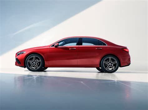 Сравнение Alpina B4 и Mercedes Benz A Класс 200 L по характеристикам стоимости покупки и