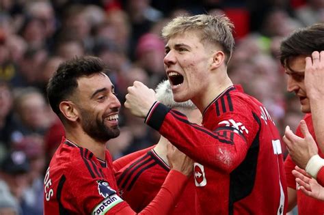 Man Utd Pip Arsenal To Top Gong After Concerted Efforts Against