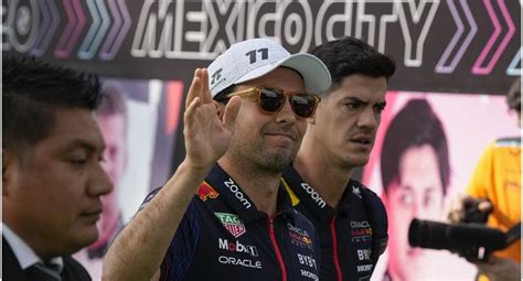 Checo P Rez Incre Ble Rebas De Forma Espectacular A Los Dos Mercedes En El Gp De Brasil