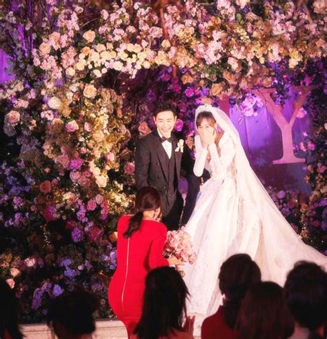 唐嫣试婚纱照片曝光 399米超长裙摆拖地笑容甜蜜手机凤凰网