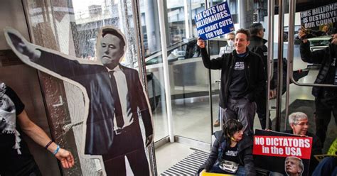 테슬라 총격 이어 ‘엑스 다운…머스크 “사이버 공격 주소는 우크라”