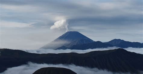 Benarkah Gunung Semeru Meletus Apa Rekomendasi PVMBG