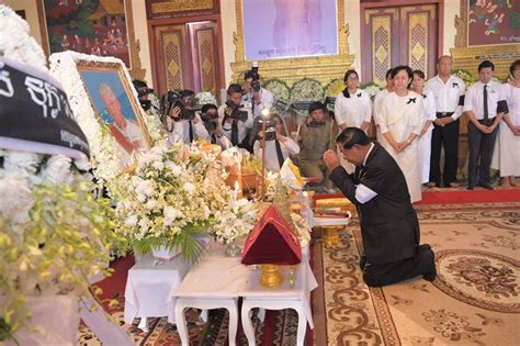 សម្តេចតេជោ ហ៊ុន សែន អញ្ជើញគោរពវិញ្ញាណក្ខន្ធ សម្តេច ស៊ីសុវត្ថិ ជីវ័ន្តមុនីរ័ក្ស សារព័ត៌មាន នគរវត្ត