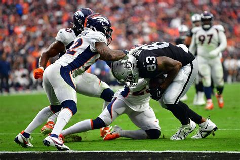 Raiders News Tight End Darren Waller Has Hamstring Injury Silver And