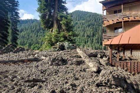 რაჭის გუბერნატორი აცხადებს რომ სტიქიის შედეგად შოვამდე მისასვლელი გზები და ხიდები წაღებულია