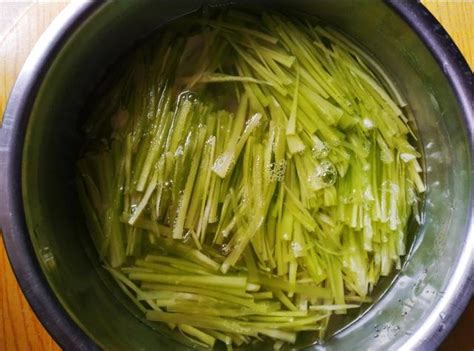 涼拌萵筍不清脆切記不要直接拌多加一步才能讓萵苣清脆爽口 每日頭條