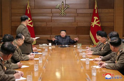 Kim Jong un insta a fortalecer la capacidad disuasoria del ejército de manera más ofensiva