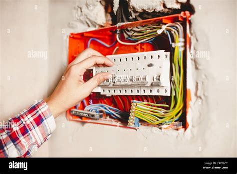 Automatic Switch Protection Of Electrical Network Against Overvoltage And Short Circuit