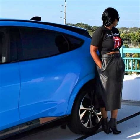 Mache77 Sassy Auto Chick