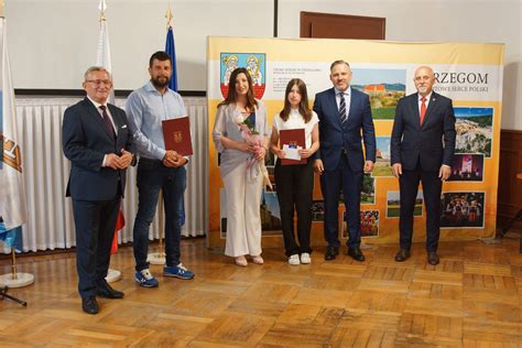 Najlepsi Uczniowie Gminy Strzegom Nagrodzeni FOTO Swidnica Pl Wydarzenia Informacje