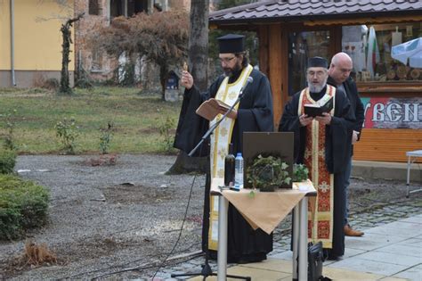 И във Вършец празнуваха Деня на лозаря и винаря снимки