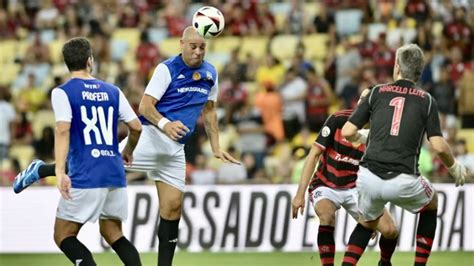 Flamengo x Amigos da Itália Adriano faz dois gols e se emociona em