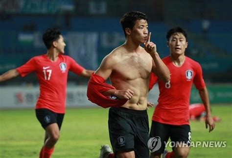 황희찬 사포 실패 쉿 세레머니 월클병 추가 움짤 사진