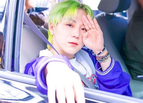 Hot Issue Profile Age Birthday Height And Facts