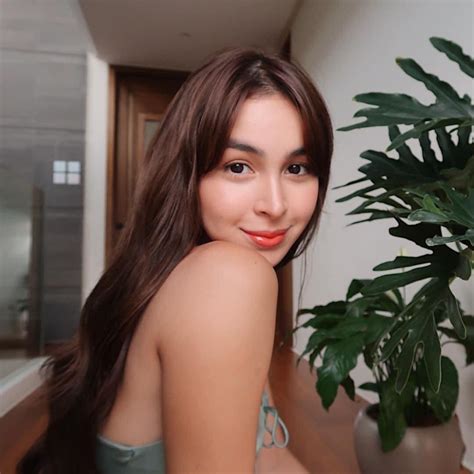 Pin By Charis Daguman On Julia Barretto Julia Baretto Brown Hair